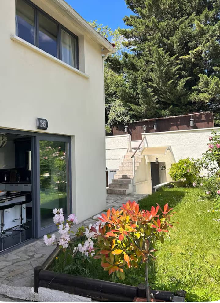 Dépendance Au Mont Valérien - Suresnes