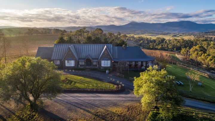 Riverstone Estate Farm Stay Timeless Bluestone - Healesville
