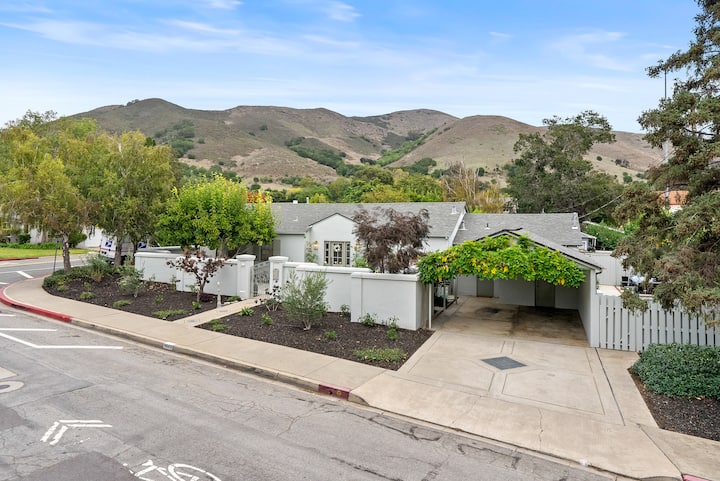 Charming Storybook Cottage Walk To Downtown Slo - San Luis Obispo, CA