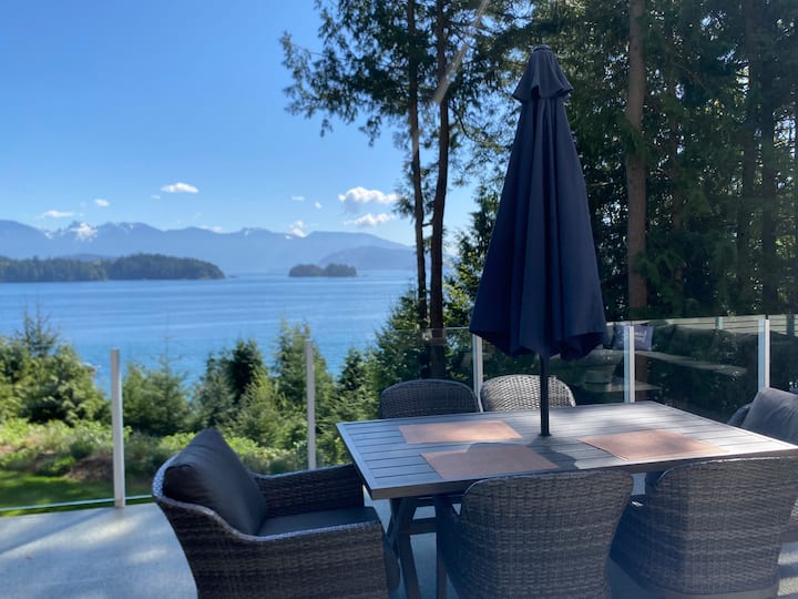 Luxury Waterfront Executive Home - Gibsons