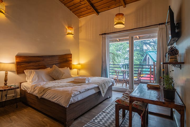 Deluxe Room (C10) At Deodar Bungalow And Cottages - Nainital