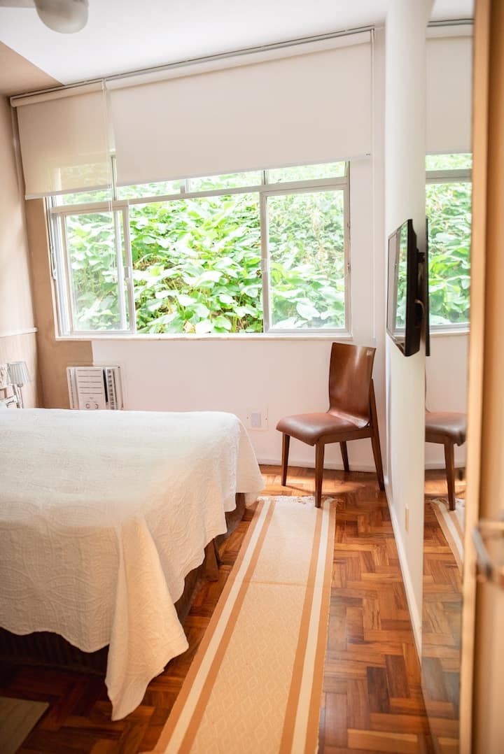 Tranquilidade, Silêncio E Segurança Em Copacabana. - Rio de Janeiro