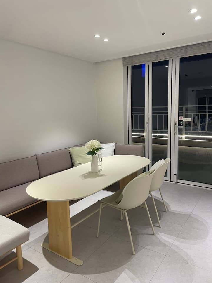 [오픈초특가]남포역1분/오션뷰단독테라스20평/최대16인/쇼핑거리1분/반려동물(대형견가능) - Busan