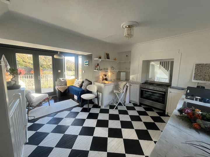 Cosy Killiney Hill 2-bed - Dublin