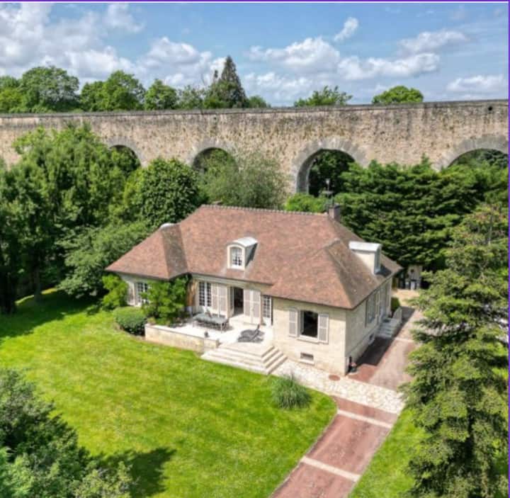 Belle Maison Avec Grand Jardin - Louveciennes