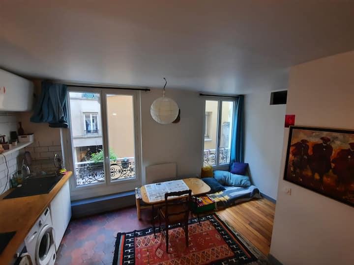 Living-room And Bedroom, At Nation, Paris - Francja