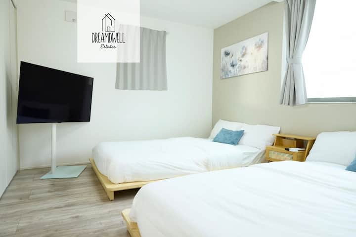 清潔感あふれるシンプルで快適な滞在を叶える、家電完備の少人数旅に最適なお部屋。空港アクセス良好！ - Yokohama