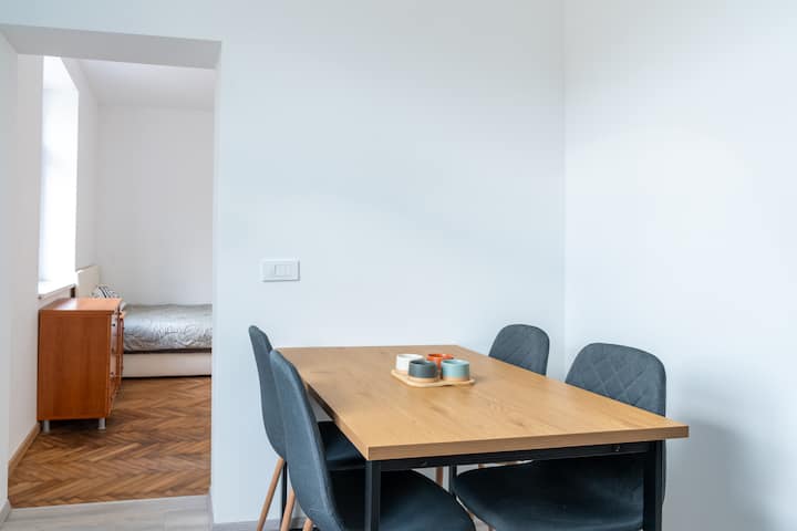 Urban Nest Apartment - Free Parking & Central - Osilnica
