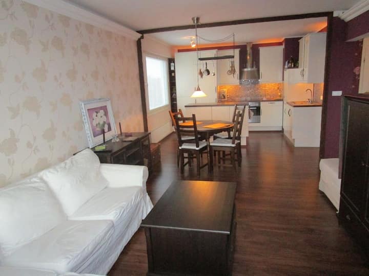 Mukava 4 Kerroksen Kolmio Josta Näkymä Länteen. - Uusikaupunki