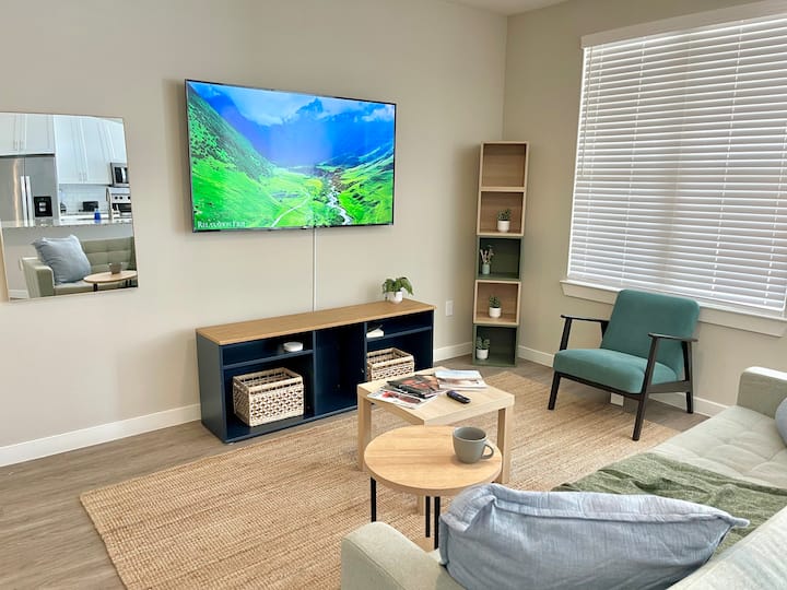 3-br Secure Pool/gym Ground Floor King - 列治文