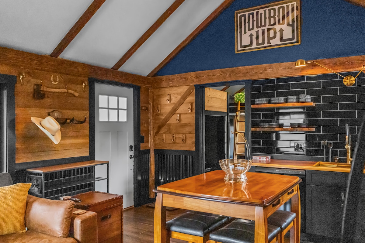 The Bad Hoss Bunkhouse @ The Pony Farm Ranch - Airbnb