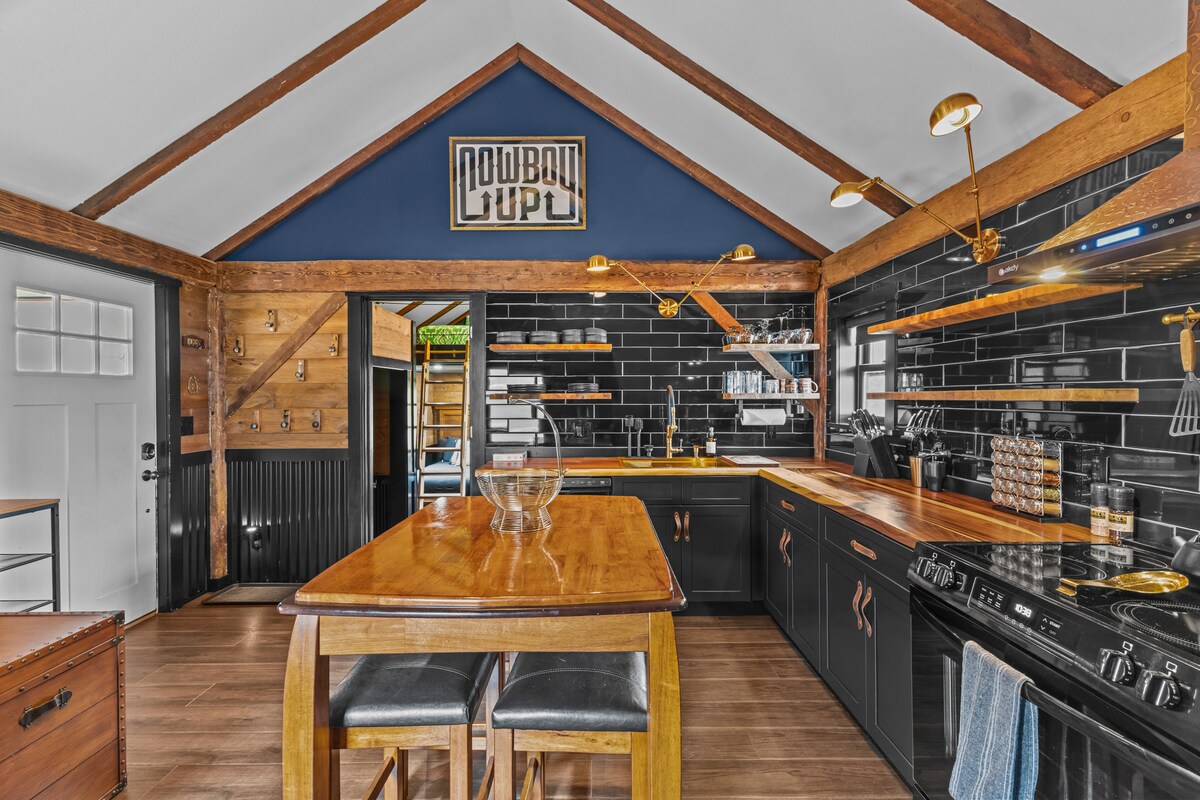 The Bad Hoss Bunkhouse @ The Pony Farm Ranch - Airbnb