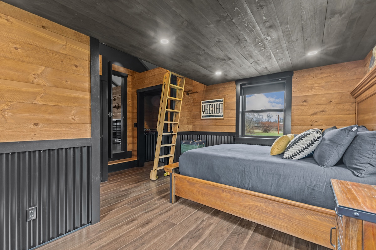 The Bad Hoss Bunkhouse @ The Pony Farm Ranch - Airbnb