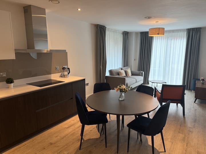 J&e Luxury 2 Bed Apartment - ソルフォード