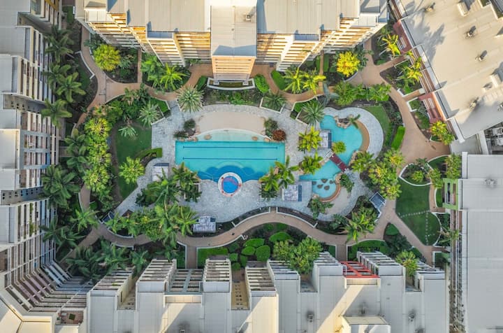 City Oasis | Free Parking Gym Beach Pool | Sleep 6 - Brisbane