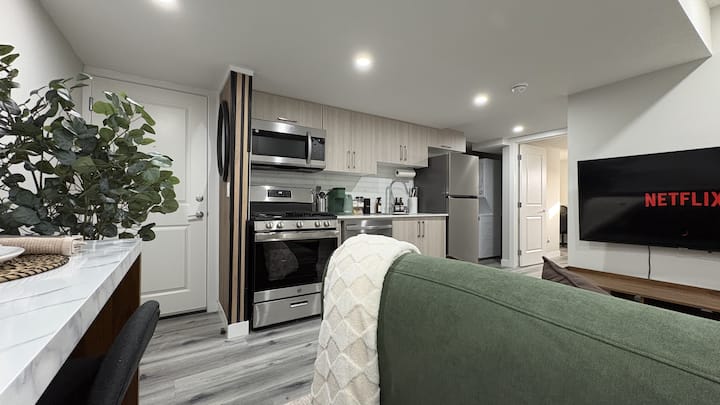Serene Escape: Brand New| 1br Private Suite - Calgary