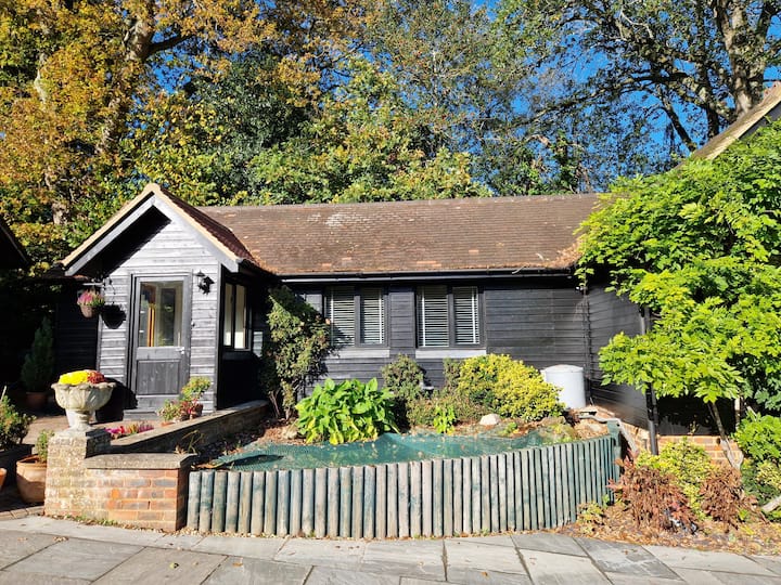 Elegant Private Annex In Exclusive Gated Setting - Godalming