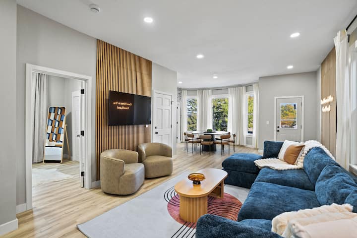 New! Full Duplex- 10 Bds, Top Location, Fire Table - Milwaukee