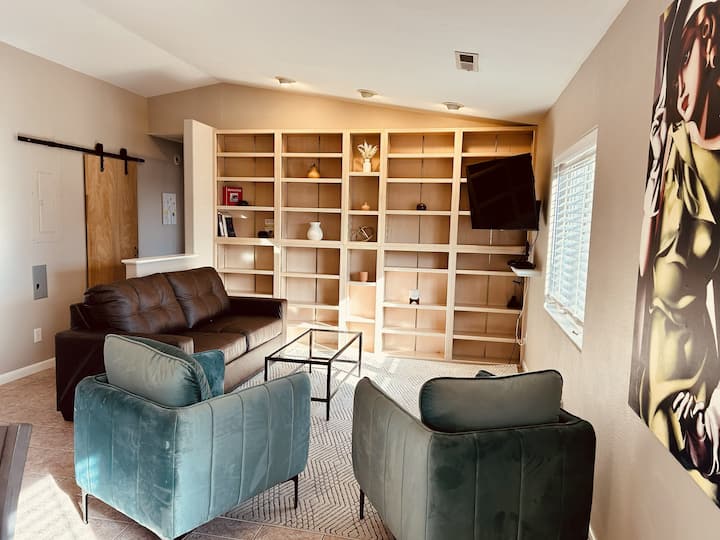 Vaulted 2br Minutes To Downtown & Oldcoloradocity! - Colorado Springs, CO