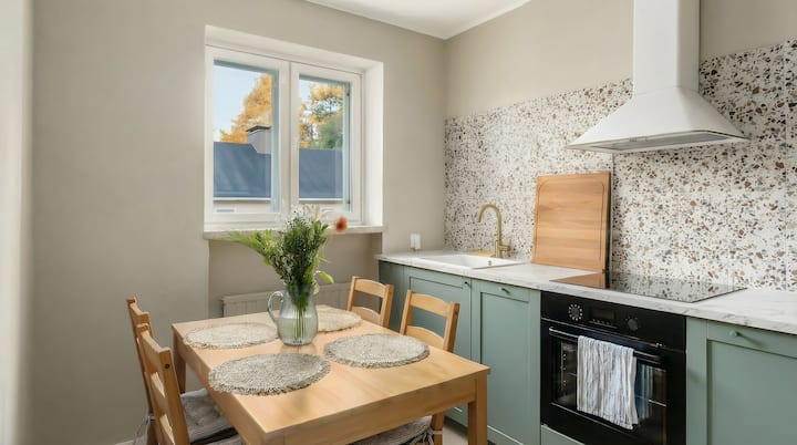 Arctic Bloom Retreat: 2br W/ Parking - Rovaniemi