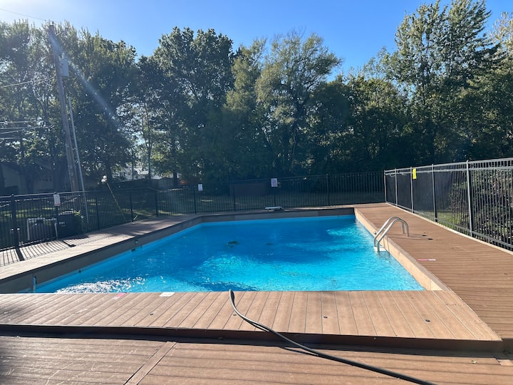 Olathe Hideaway A Peaceful Retreat And Relaxation - Olathe, KS