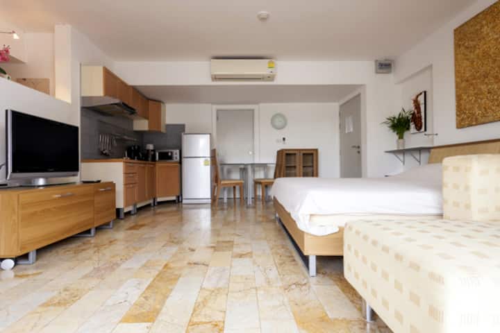 55 Sqm Wfh With Corner Balcony, Work Area, Kitchen - Chiang Mai