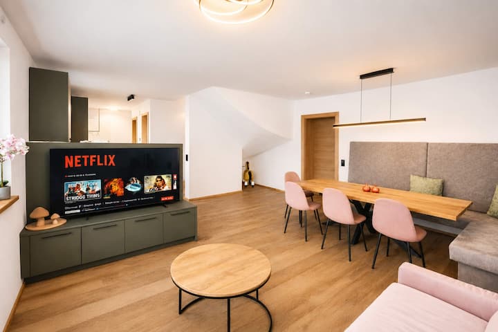 Skyline Chalet – Penthouse & Private Jacuzzi - Mayrhofen