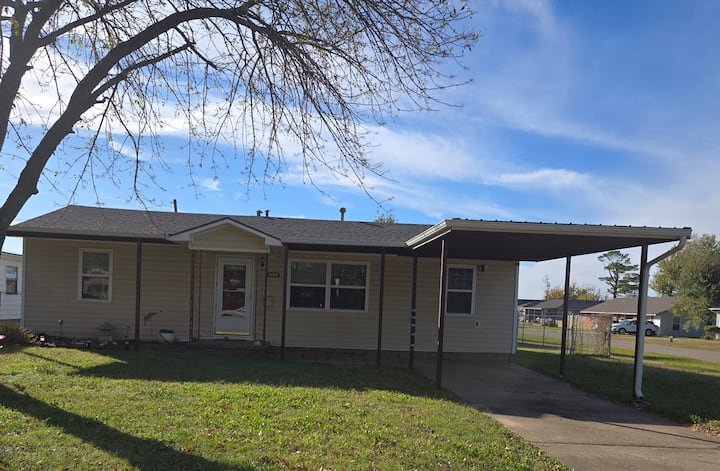 Shawnee Charming Home Away From Home - FireLake Casino and Entertainment Center