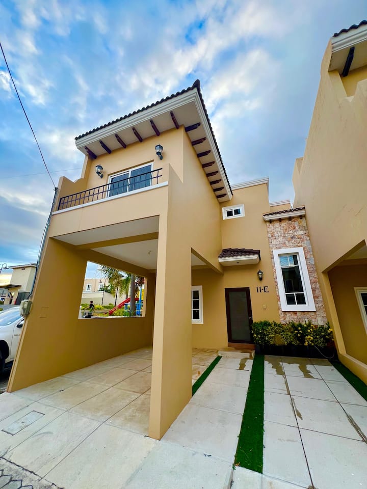 Casa Ariana · Tranquilidad Familiar Con Estilo - Guatemala