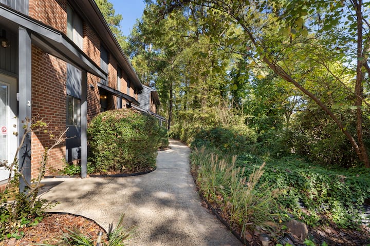 Hillside Retreat - 2br Unit A | Unc | Downtown - Carrboro, NC