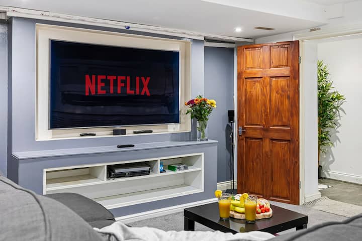 The Snug - For Professionals/contractors/leisure - Bury