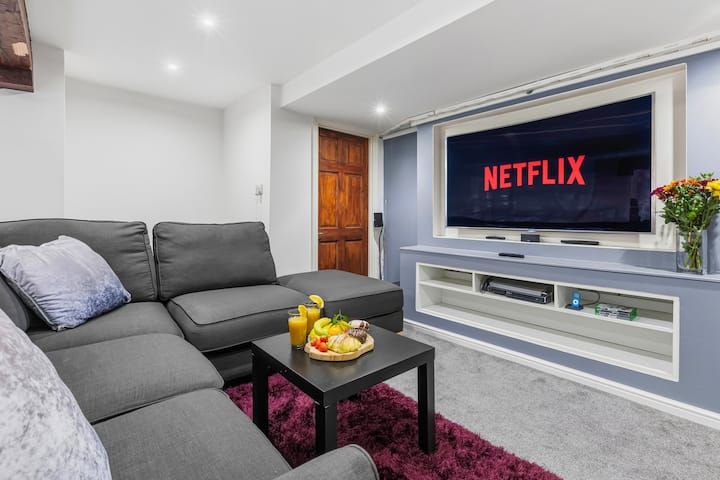 The Snug - For Professionals/contractors/leisure - Bury