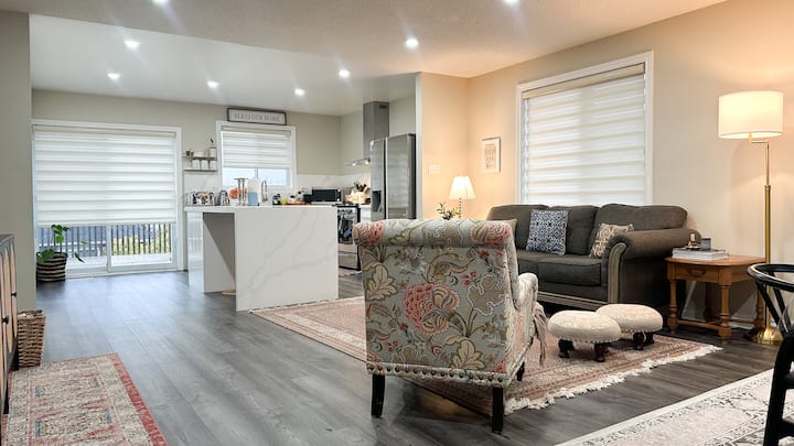 Bright 3-bedroom Upper Suite Home Parking Included - Barrie