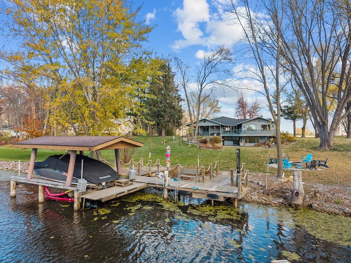 Riverside! Privatedock|hot Tub|watertoys|firepit! - Fremont, WI