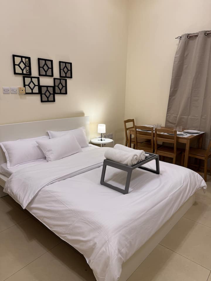 Homely Stay, Sleeps4, In The Centre, Near Downtown - Dubai