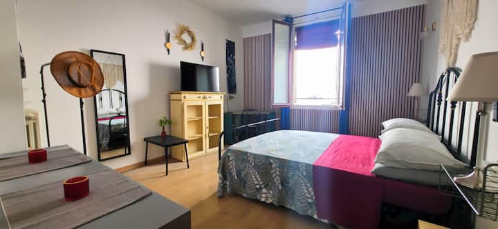 Bologna's Old Town Nouveau & Déco Apartment - Bologna