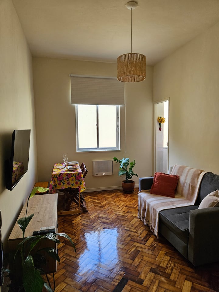 Pé Na Praia De Copacabana - Glória