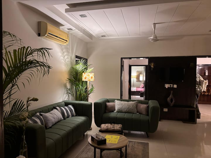 Luxury Minimalist Home For Families & Friends - Neu Delhi