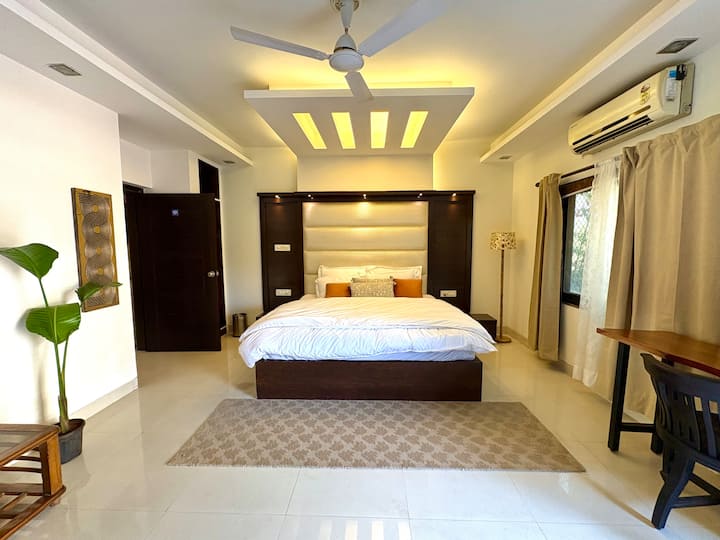 Luxury Minimalist Home For Families & Friends - New Delhi