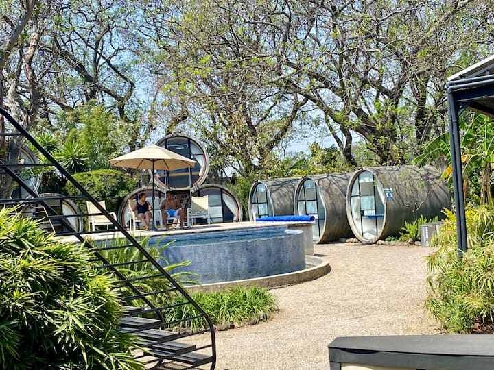 Lugar Para 40 Personas Con 20 Tubos Para Dormir. - 