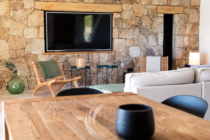 Vue Mer Et Piscine Chauffée –Villa Neuve Corse Sud - Figari
