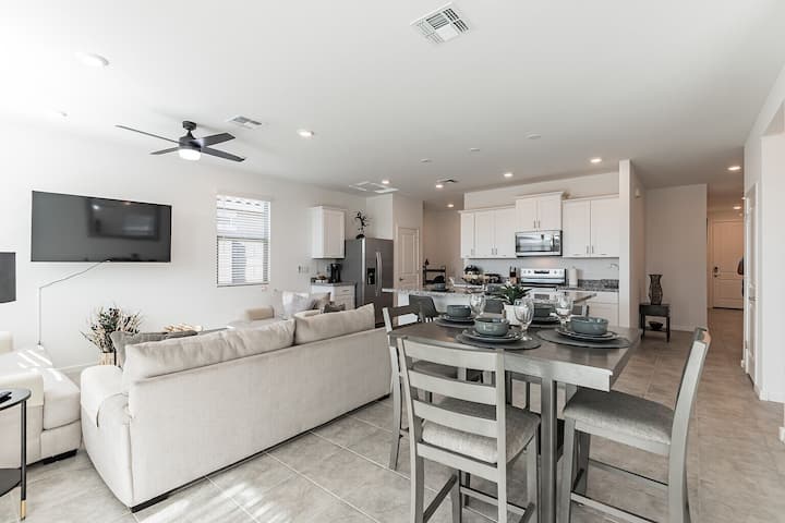 Bright Beautiful Buckeye Home - Buckeye, AZ