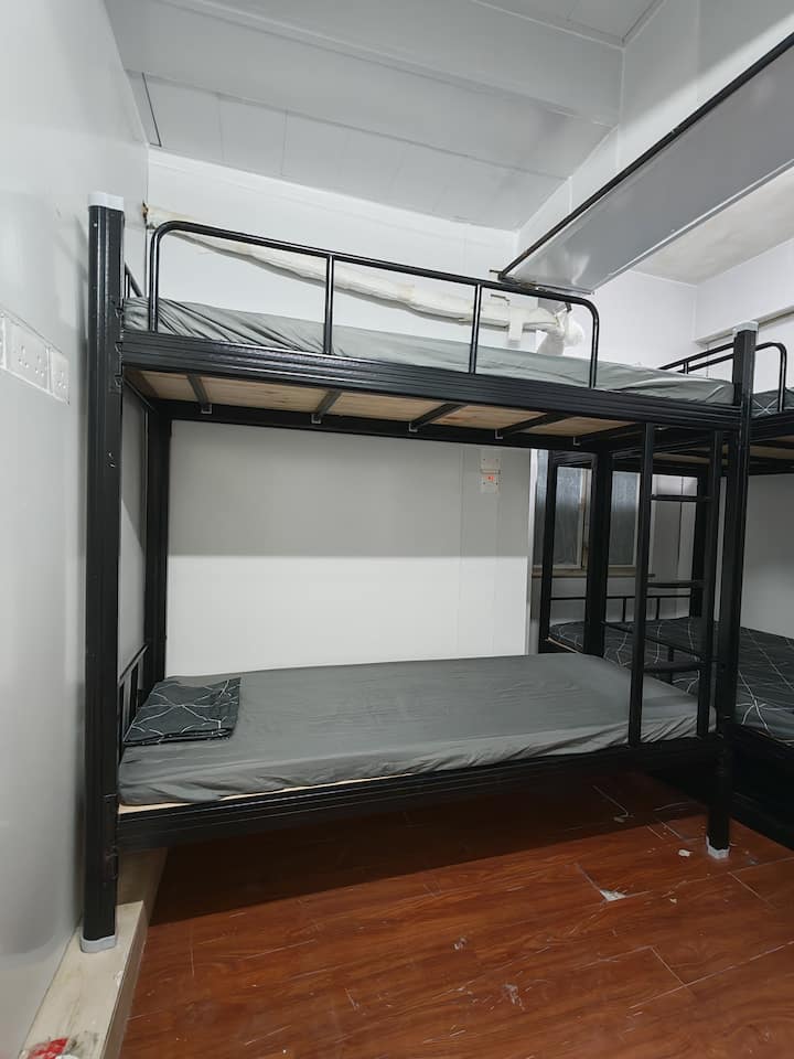 位於旺角 家庭式房間 可多人 ，適合一家大細家庭租住 ，附近食肆林立 ，購物方便 ，交通方便 - Hongkong