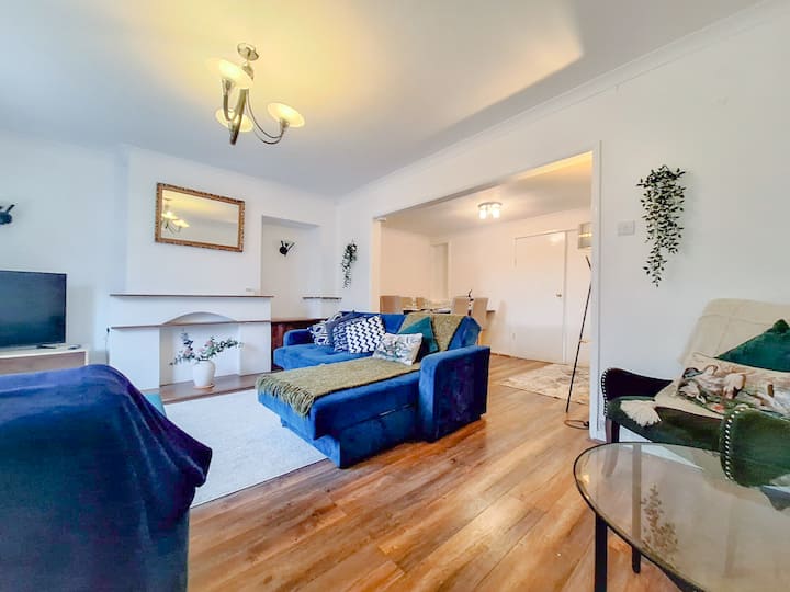 3 Double Bedroomed House / Drive Way / Garden - Bristol