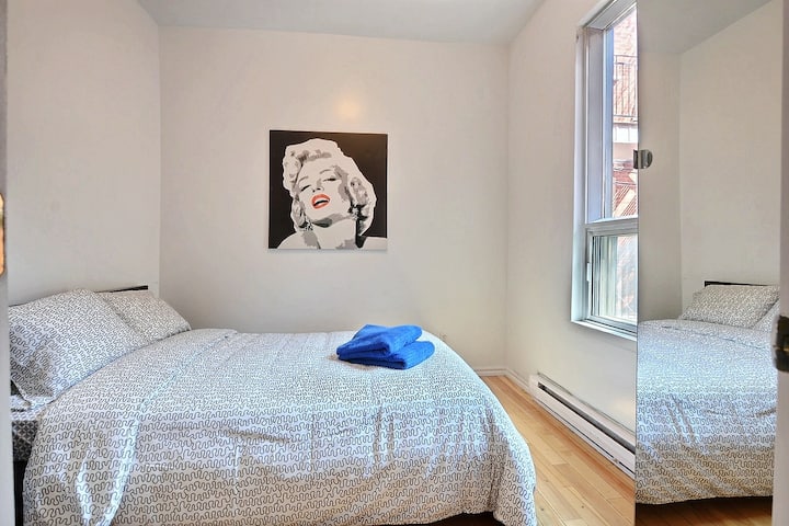 Charming Room 2 - Plateau Mont Royal - Laval, Quebec, Canadà