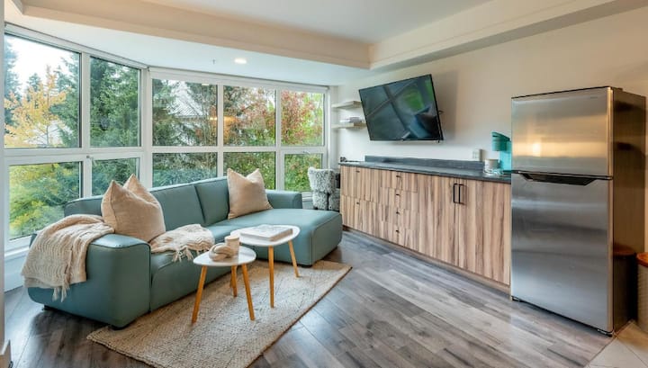 The Best Ski In/out Location At Base Of Blackcomb! - Whistler