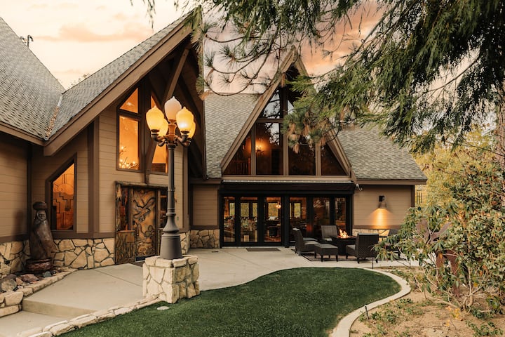 New Lake Edge Lodge | Walk To Lake W/ Gated Yard - Lake Arrowhead, CA