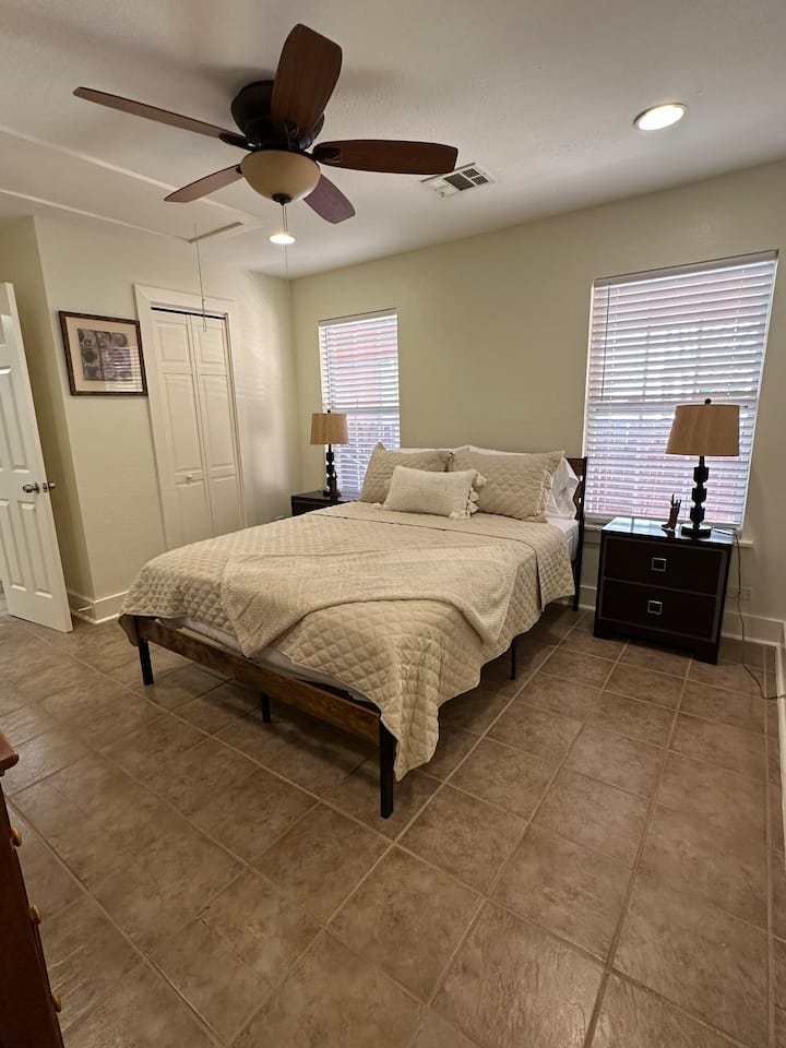 Cozy Home 5 Min From Downtown & Walkable Hotspots! - 오스틴