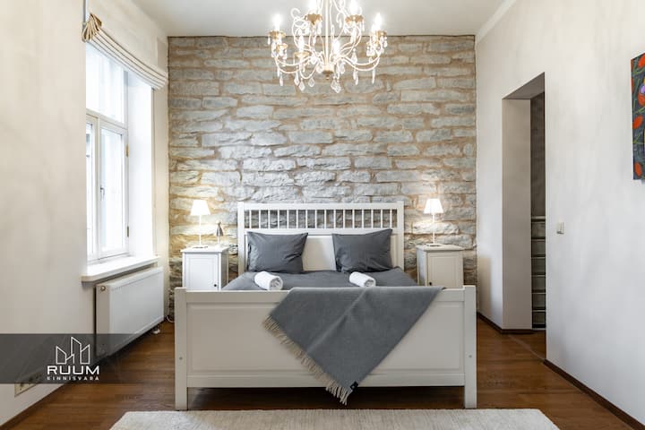 Elegant 2-bedroom Home In Kadriorg, Workdesk, Wifi - Tallinn