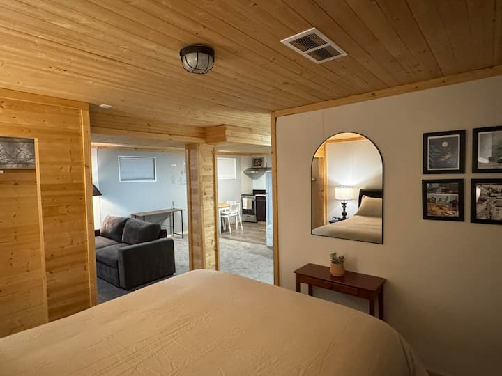 Downtown Modern Basement Suite - Yellowknife